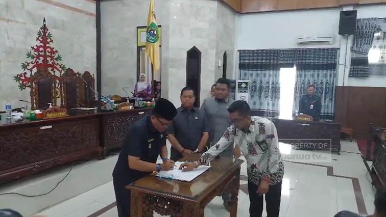 Pj Bupati Kapuas dan Pimpinan DPRD Teken Nota Kesepakatan KUA PPAS 2024 ... Pj Bupati Kapuas dan Pimpinan DPRD Teken Nota Kesepakatan KUA PPAS 2024 ...